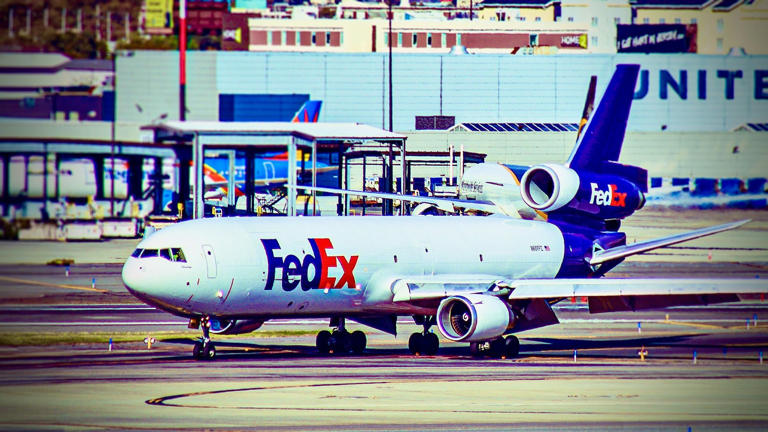Does the McDonnell Douglas MD-11's tail engine have a fan?