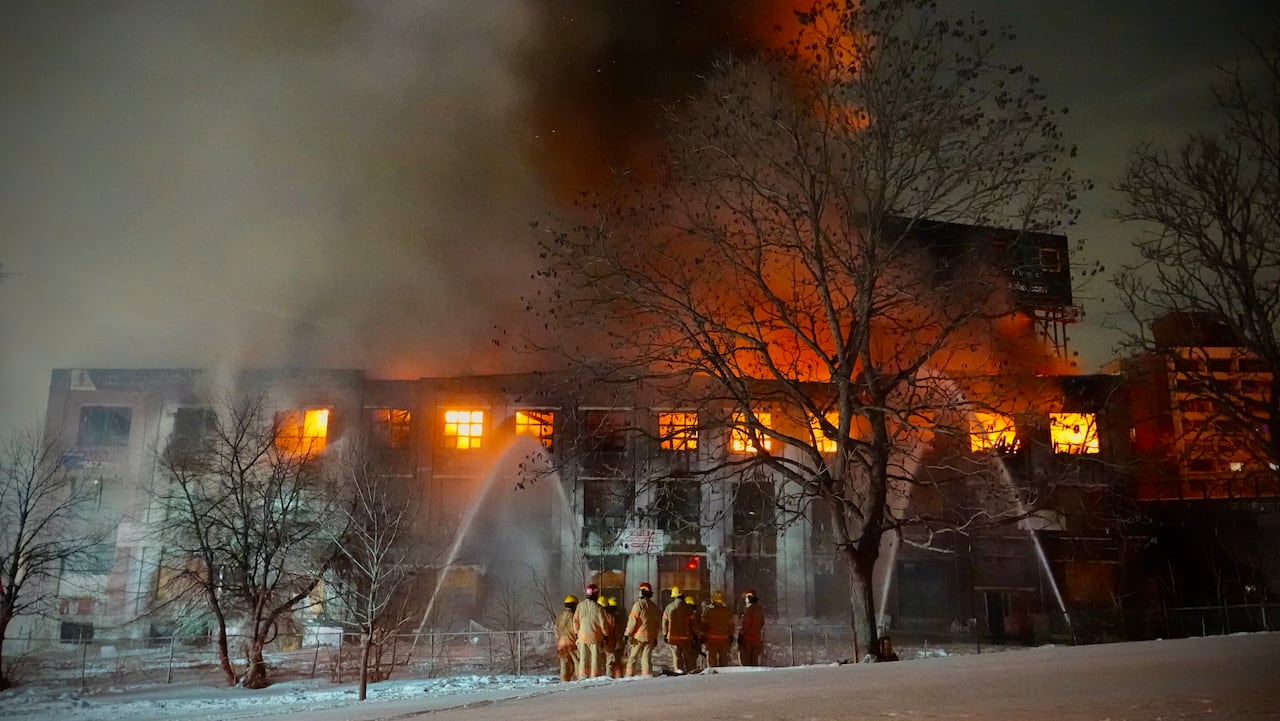 Fire near Jacques-Cartier Bridge forces its closure during morning rush ...