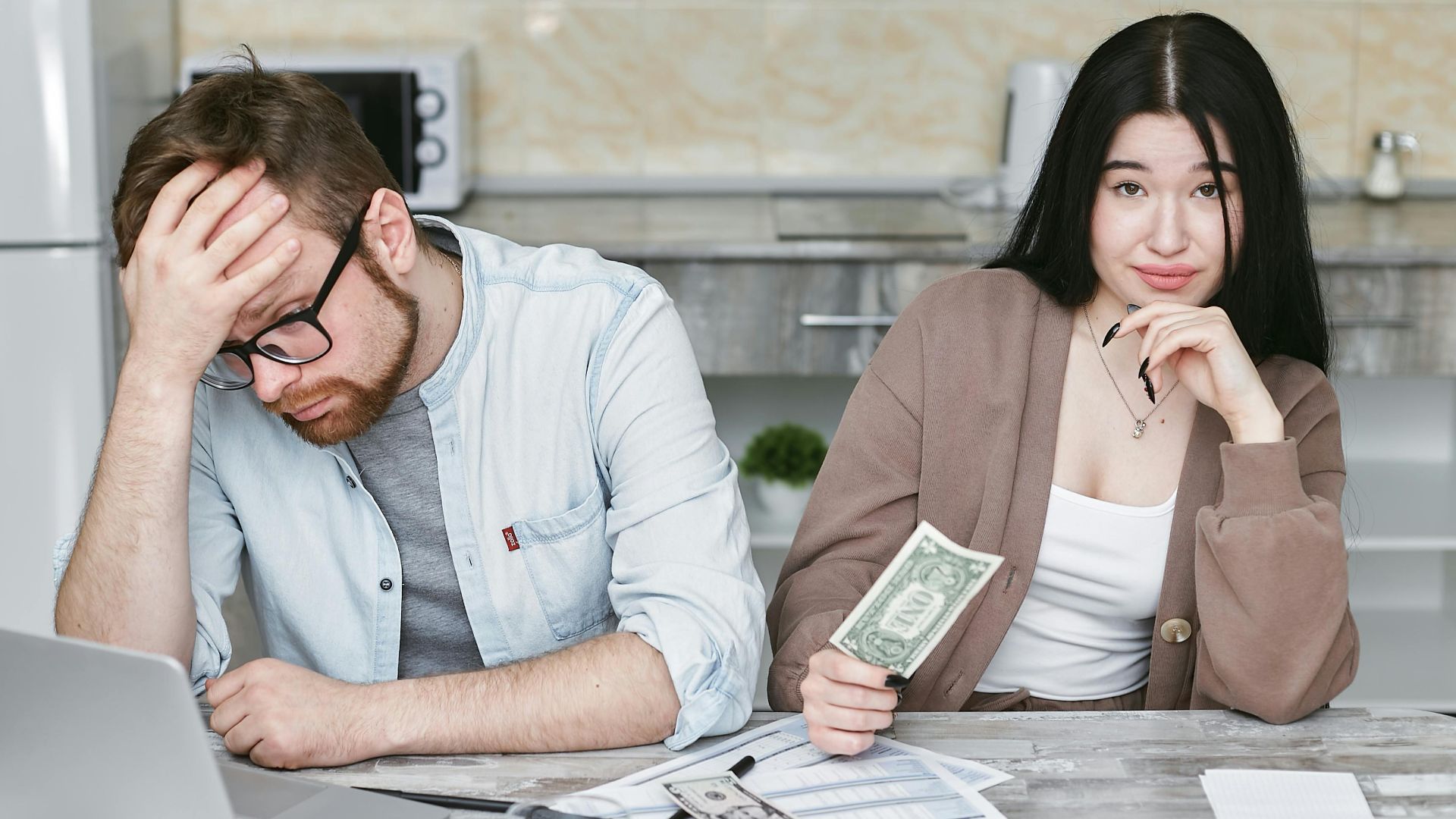 10 signs your partner is only interested in money & 10 things you can ...