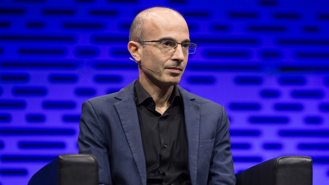 Author of ‘Sapiens’ warns AI will trigger 2 major crises in every country