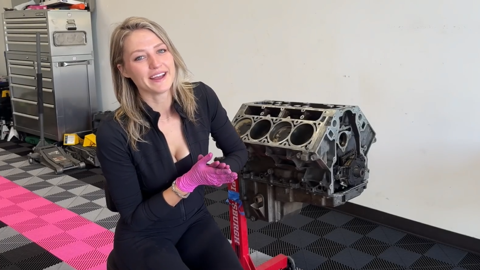 Rebuilding a V8 engine step by step