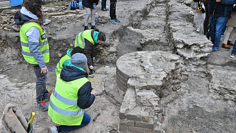 Italiens „Tutanchamuns Grab“: Archäologen feiern Fund der einzigen ...