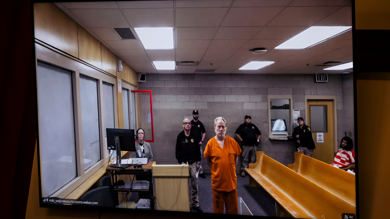 'West Wing' star Timothy Busfield jailed on 3 felony counts—7-year-old ...