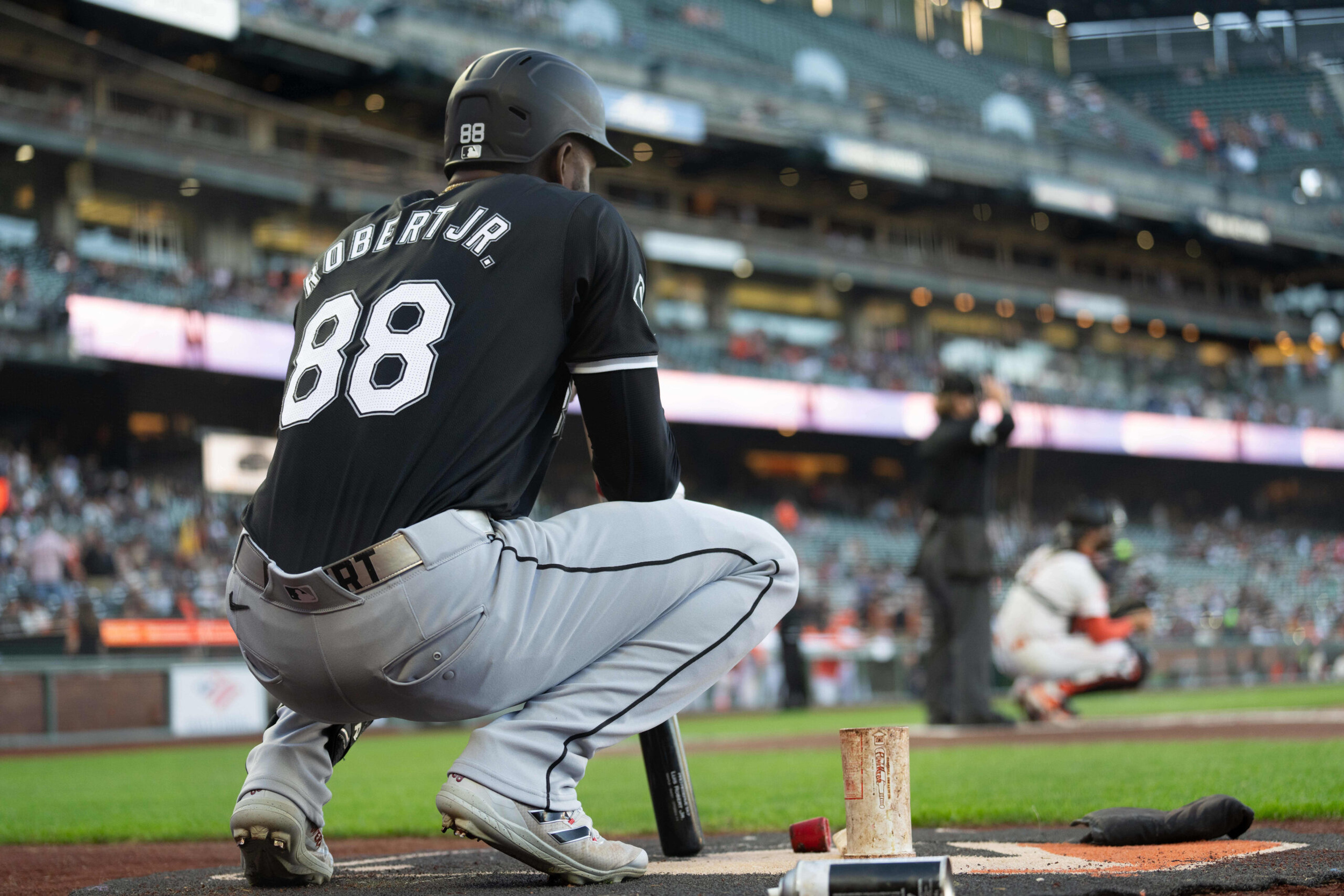 Mets acquire Luis Robert Jr. from White Sox