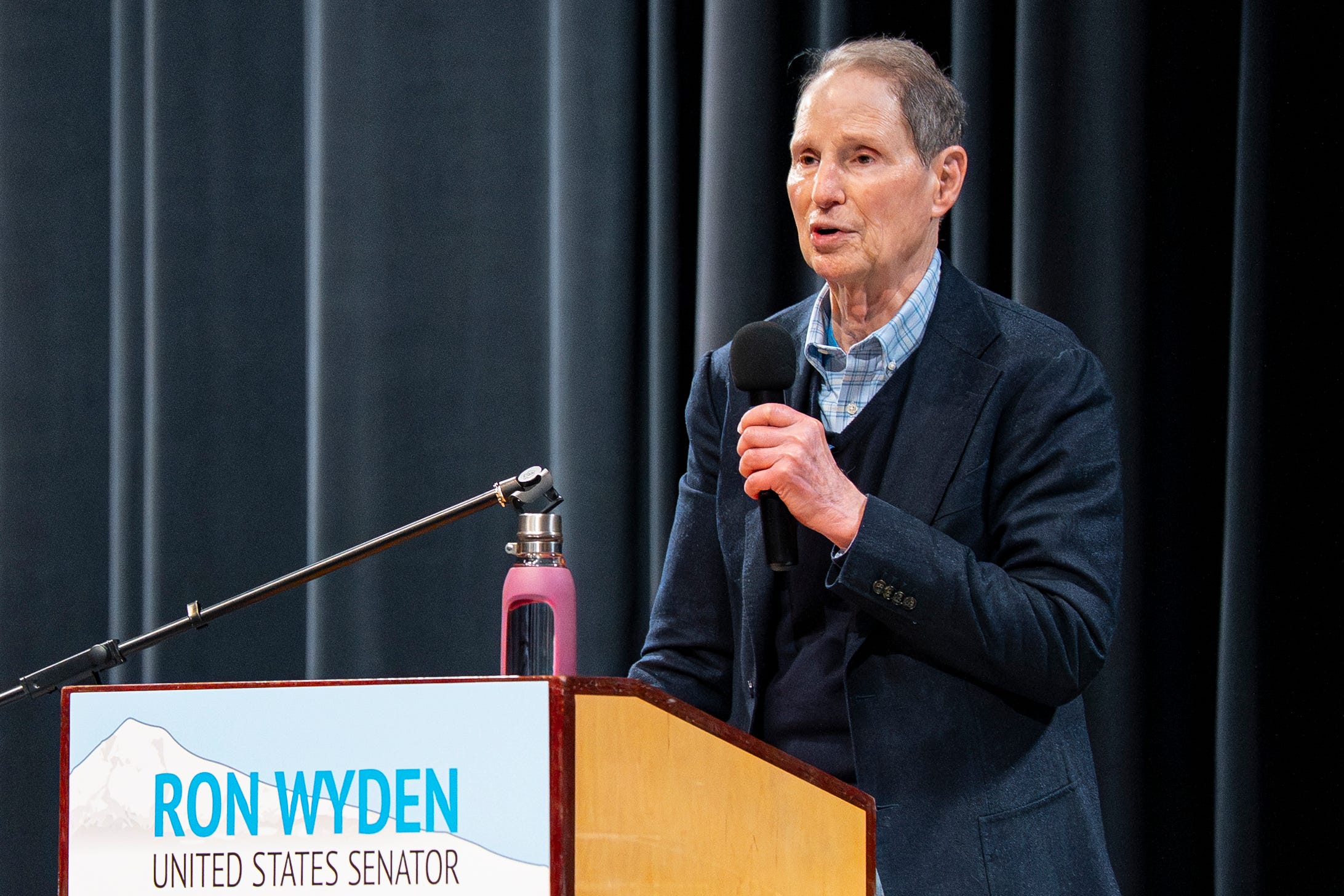 Wyden talks 'guardrails' for ICE during Salem town hall