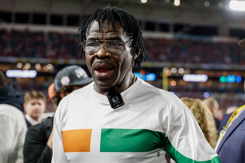 Michael Irvin's controversial moment with Miami players goes viral