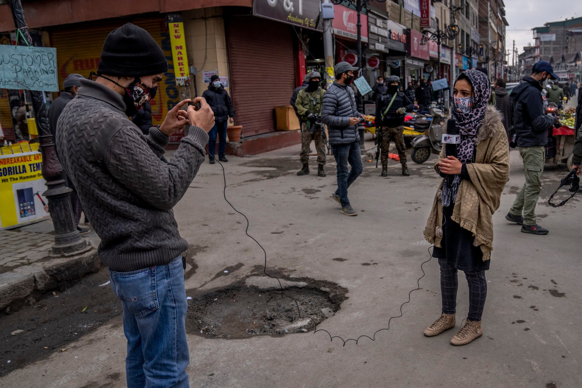 Indian Kashmir police pressure journalists to sign 'peace' pledges ...