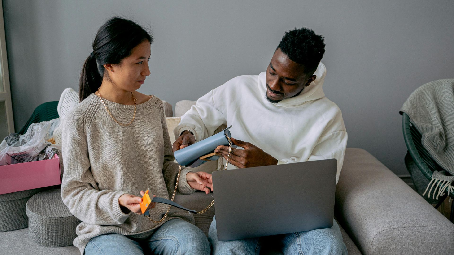 10 signs your partner is only interested in money & 10 things you can ...