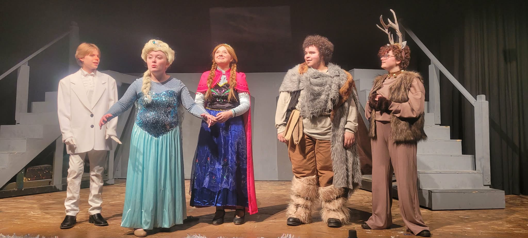 25 young actors take center stage as theater presents 'Frozen Jr.'
