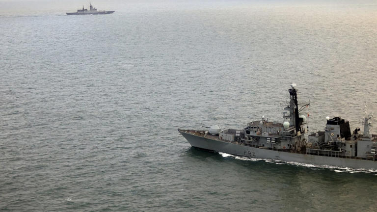 Putins Öltanker passieren weiterhin Großbritannien - Experten fordern ...