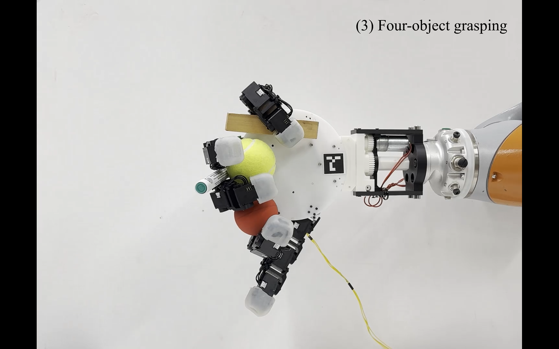 This new skittering robotic hand could reach things you can't