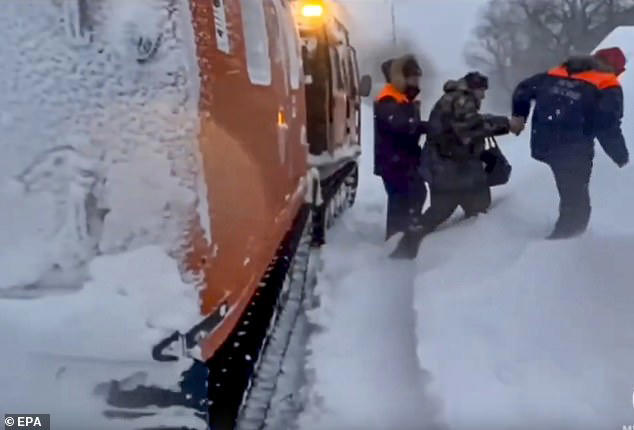 Extreme snowfall buries towns in Far East Russia after worst blizzards ...