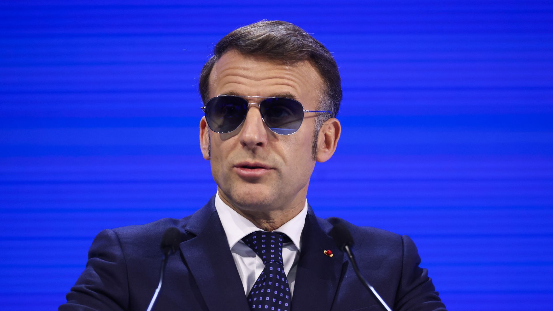 El secreto del look de Emmanuel Macron al estilo 'Top Gun' con gafas de ...