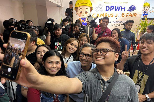 Hundreds attend 1st DPWH campus job fair in Mapua University