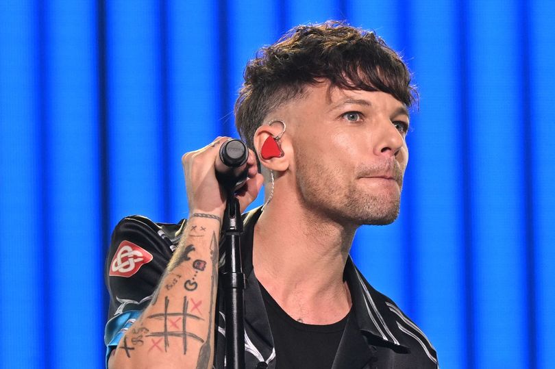 Louis Tomlinson appears to shade former bandmate Harry Styles