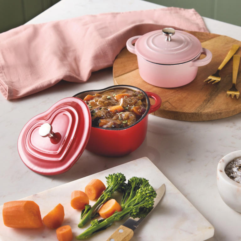 Aldi's £12.99 heart shaped mini cast-iron pots are perfectly air fryer ...