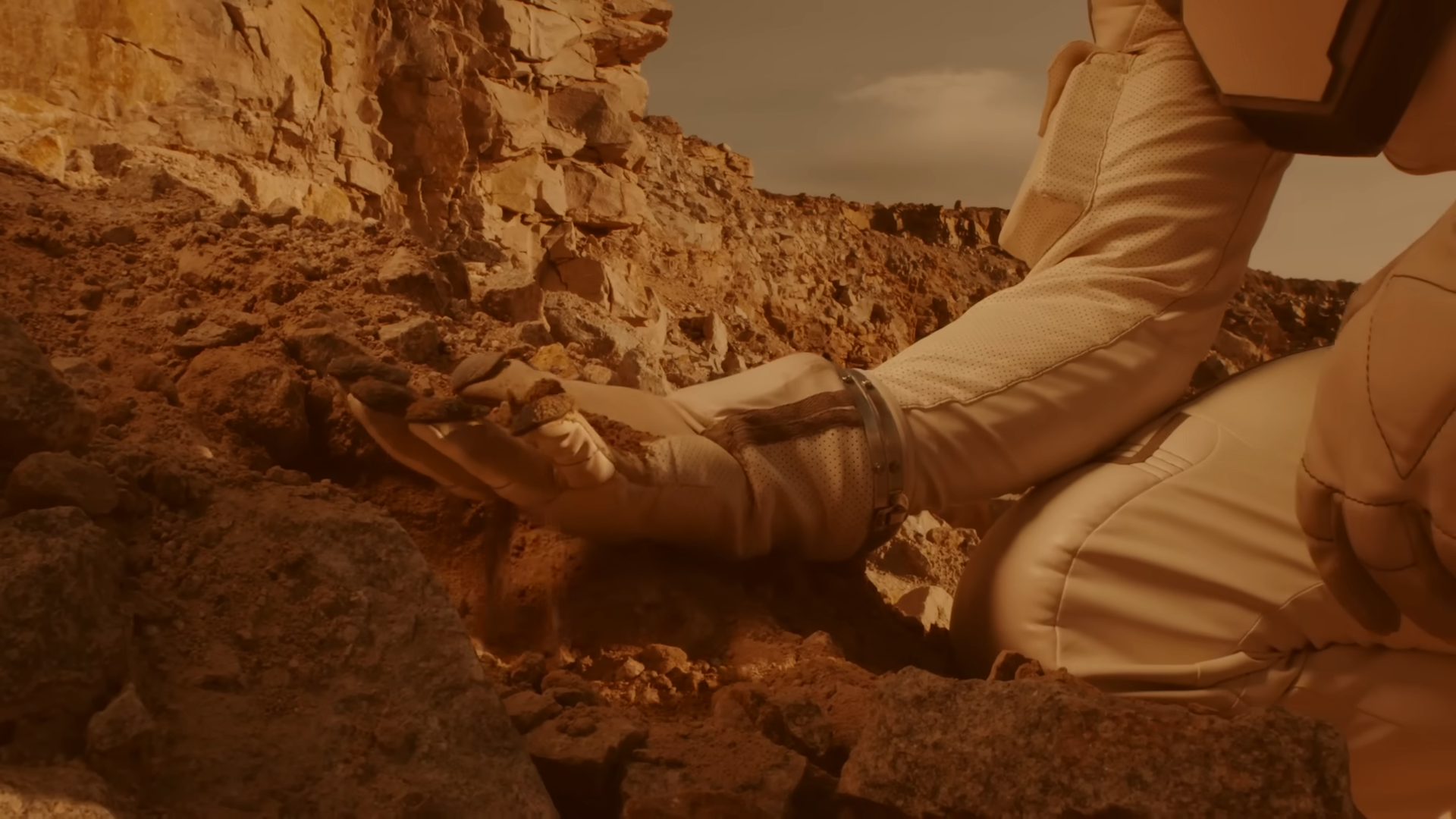 Mars was once alive - we might be able to bring it back