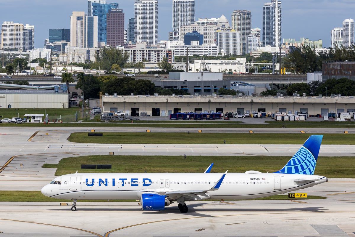 United Airlines plane loses wheel in rough landing at Orlando airport