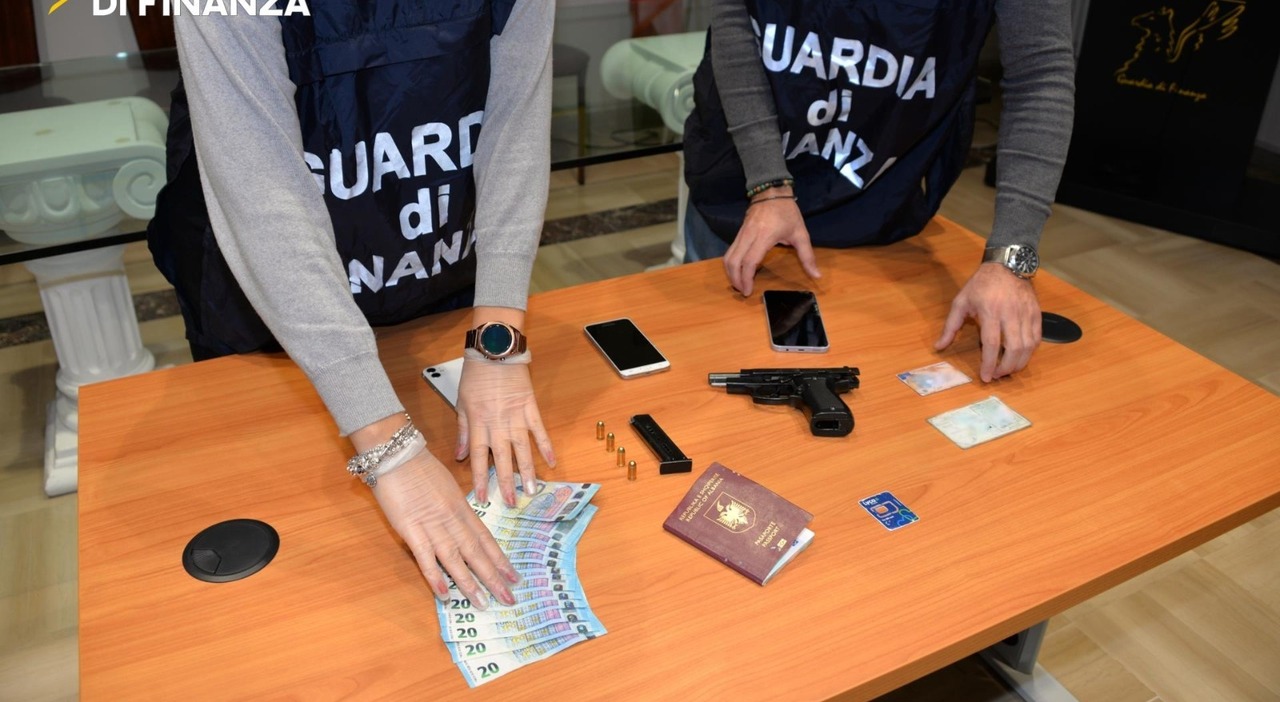 Latitante albanese scovato a Fasano, in casa anche munizioni e armi ...
