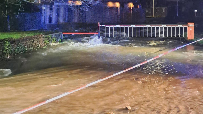Burst pipe flood disrupts water for thousands