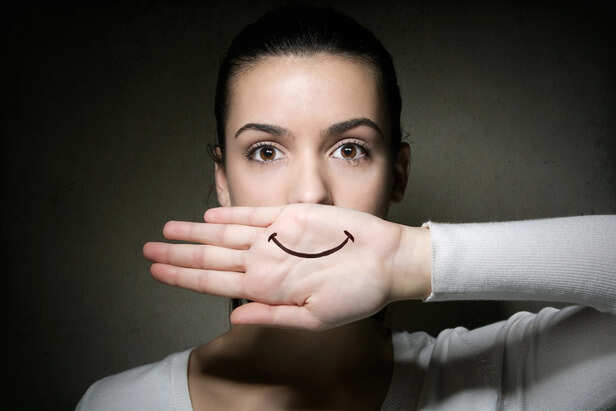 Real vs fake smile: How to tell the difference easily