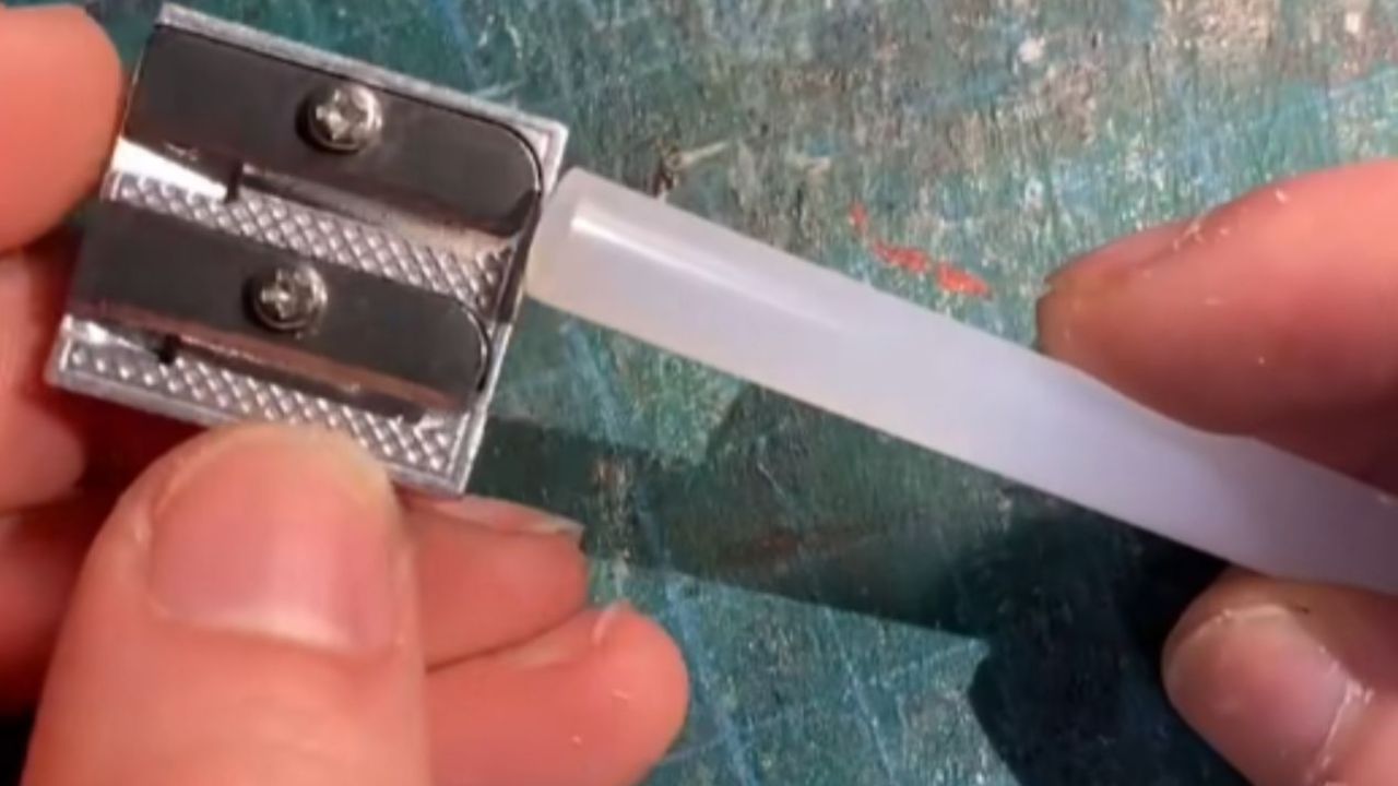 Artist makes a miniature spray can that is perfect down to every subtle ...