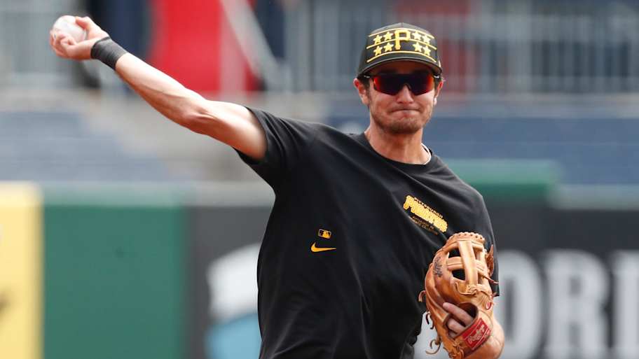 Pirates release veteran infielder