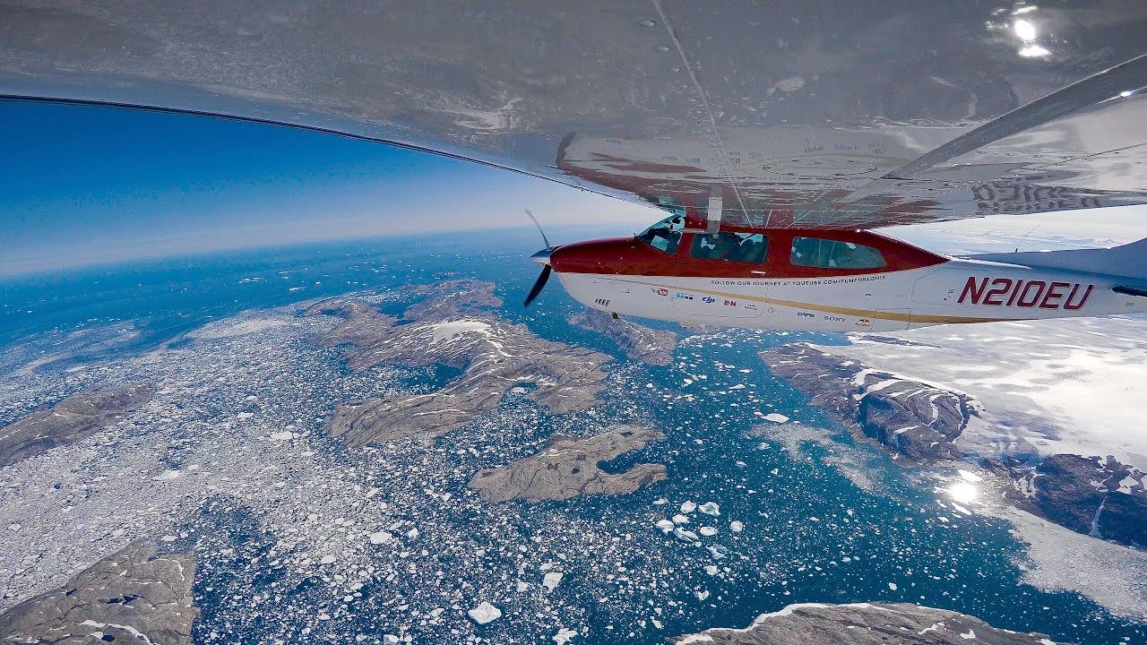 A small plane crossed from Greenland to Iceland