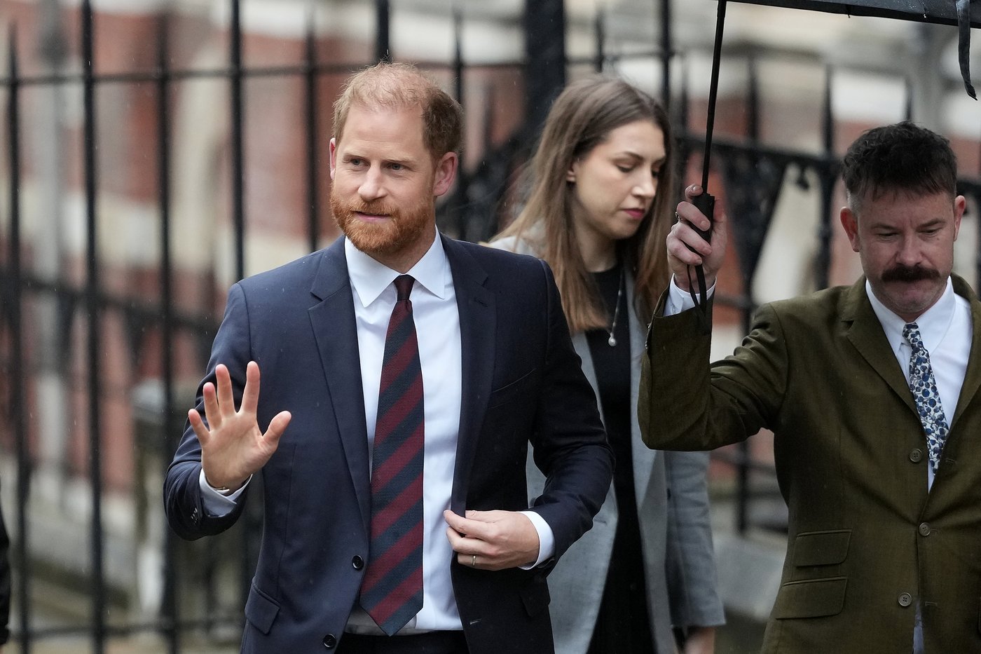 Combative Prince Harry disputes having 'leaky' social circle in Daily ...