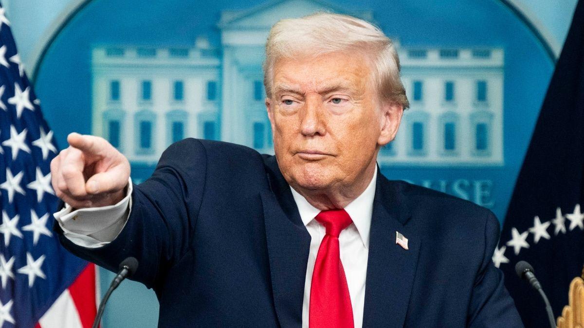 'Clown' Donald Trump mocked for bragging about how 'tough' he would be ...