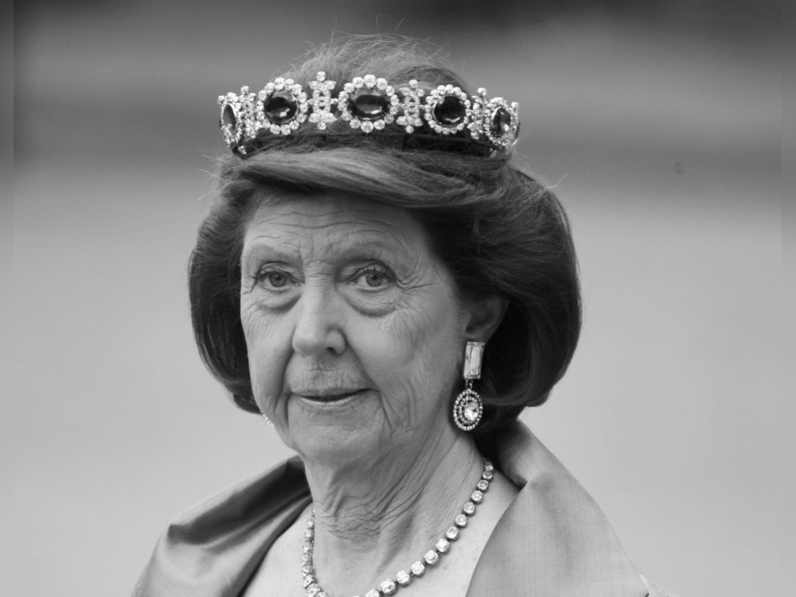 Carl Gustaf of Sweden mourns his sister Désirée