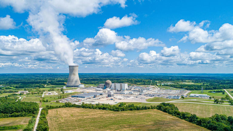 Nuclear power is roaring back. NuScale and 3 stocks that could rocket