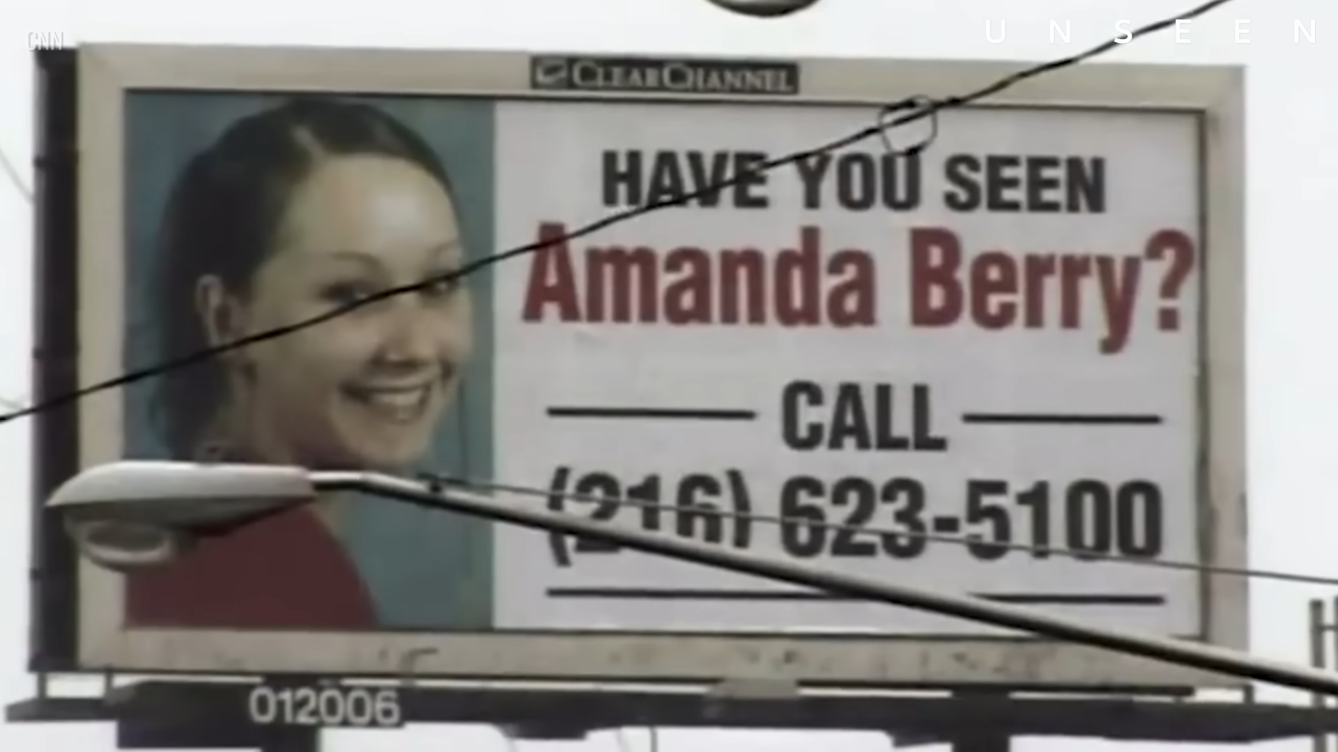 Amanda Berry escapes captivity after 10 years - 911 dispatcher hangs up