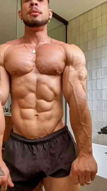Watch: 2025 Classic Mr. Olympia Ramon Dino god level physique