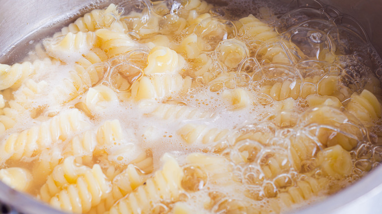 12 ingredients you should never add to your pasta salad