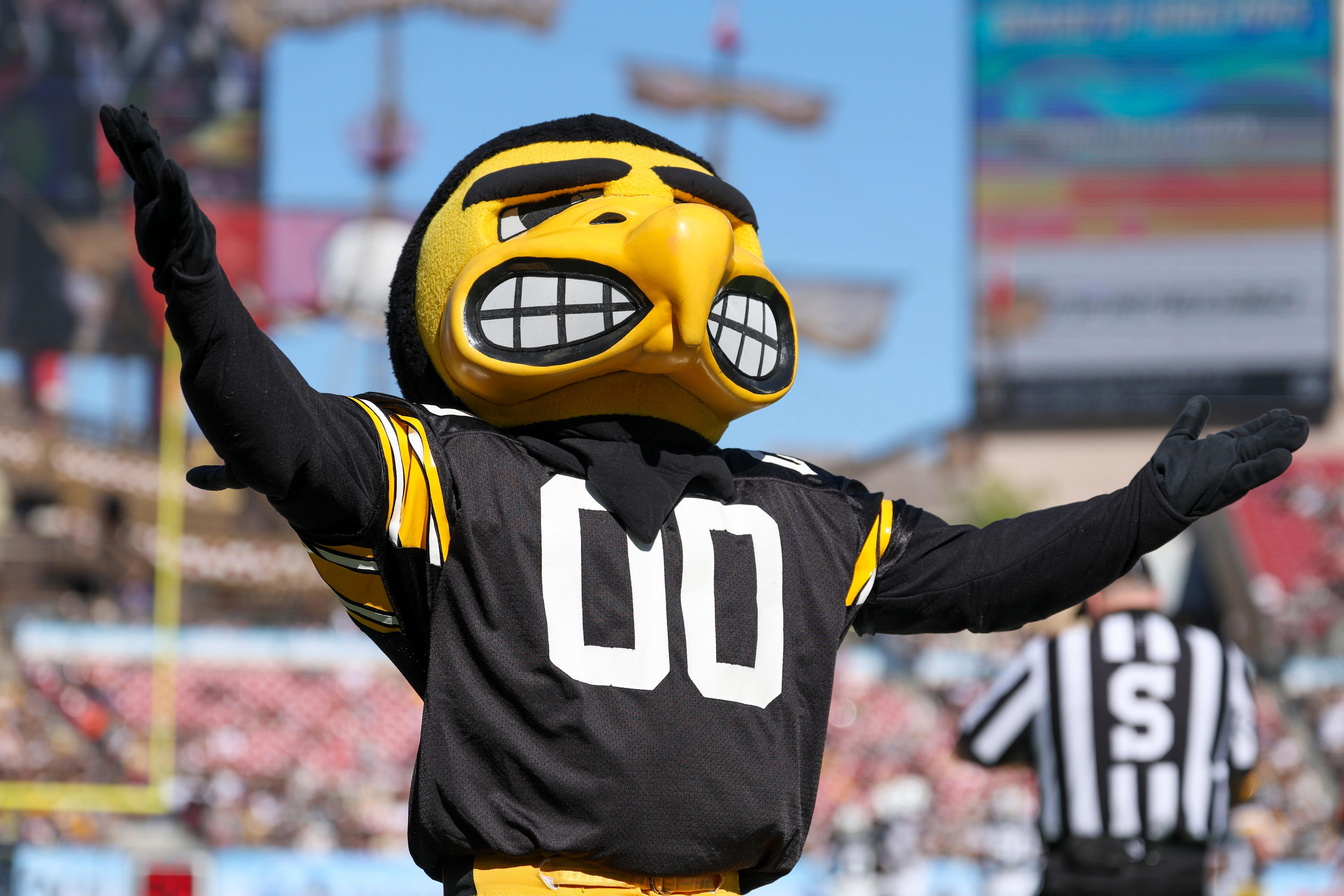 Iowa football ends 2025 ranked in final USA TODAY Sports 1-136 re-rank