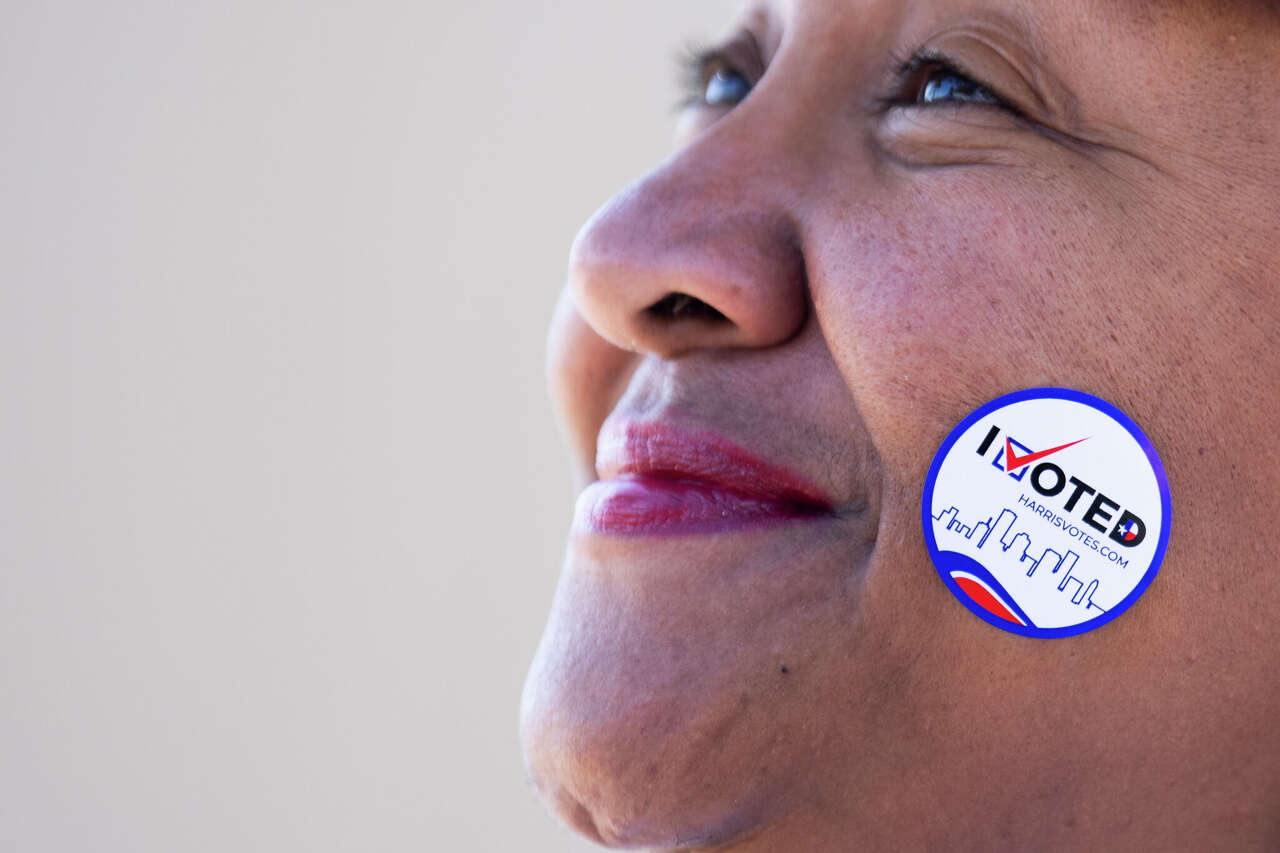 Early voting turnout lags in CD18 runoff between Christian Menefee and ...