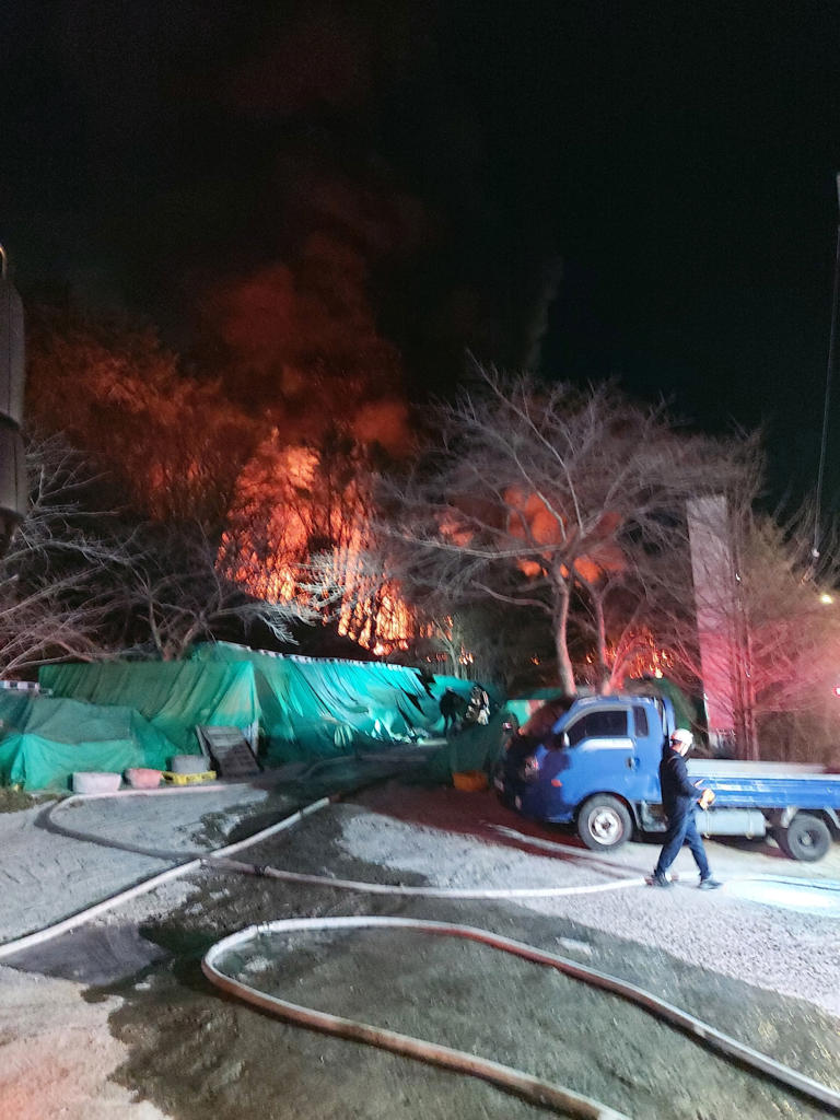 Busan factory fire spreads to hillside, response stage 2 activated