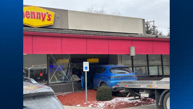 3 hurt when SUV crashes into Scott Township Denny’s
