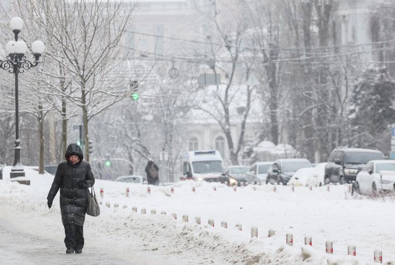 Massive snowfall blankets parts of Russia. See photos.