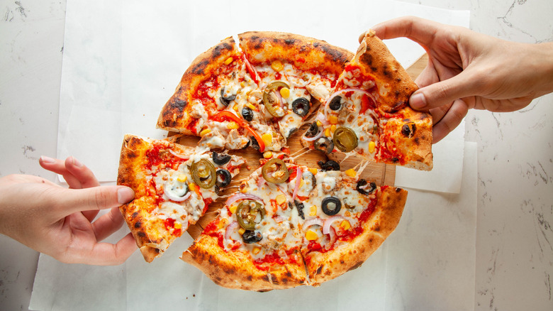 10 different types of pizza and how they're made