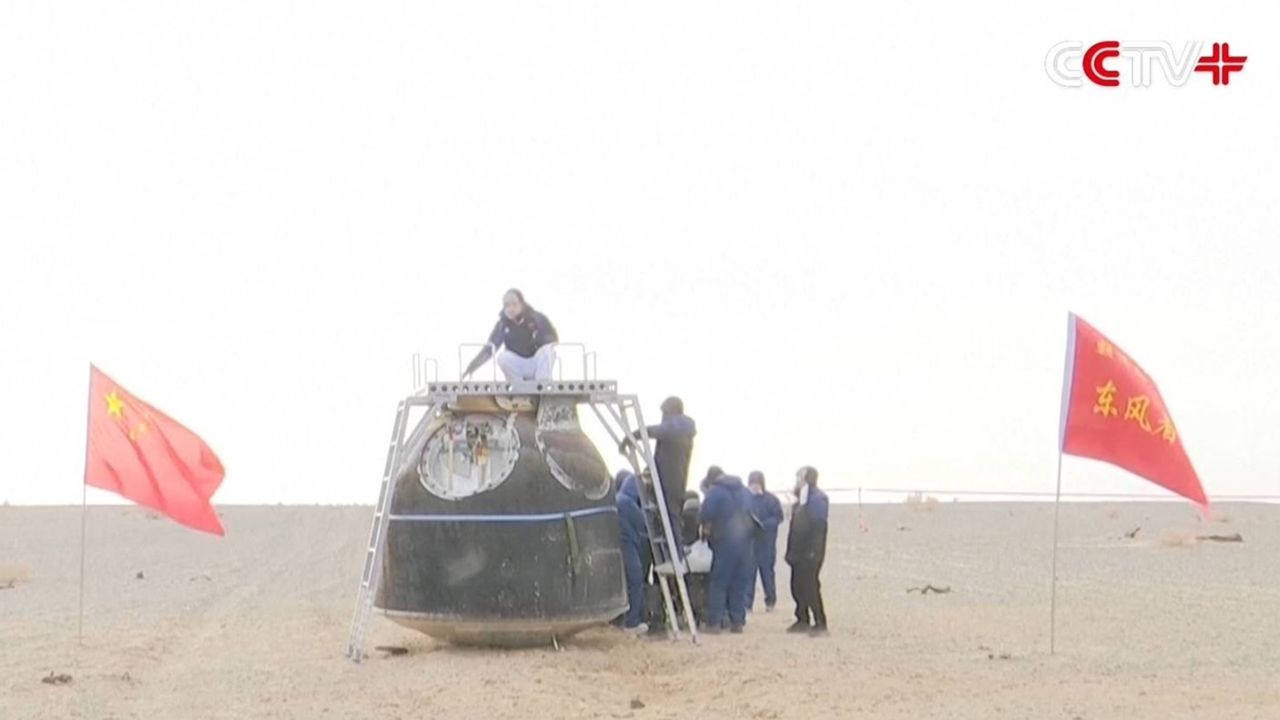 Chinese capsule damaged by space-junk strike returns to Earth (video)