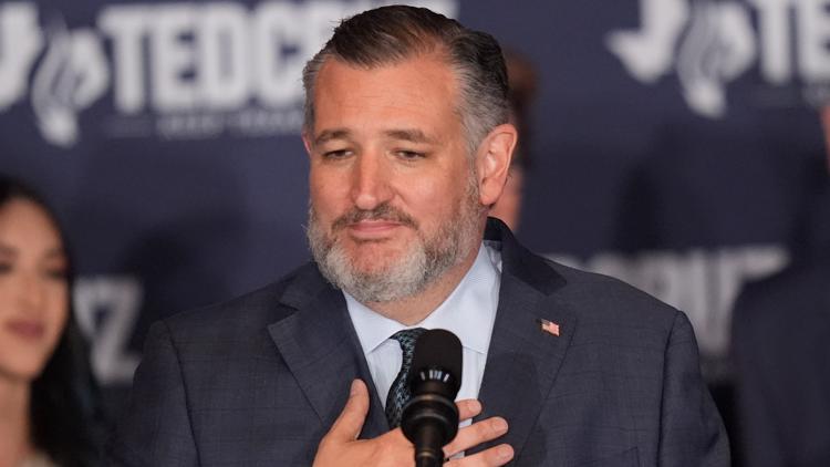 US Sen. Ted Cruz spotted on plane ahead of winter weather expected in ...
