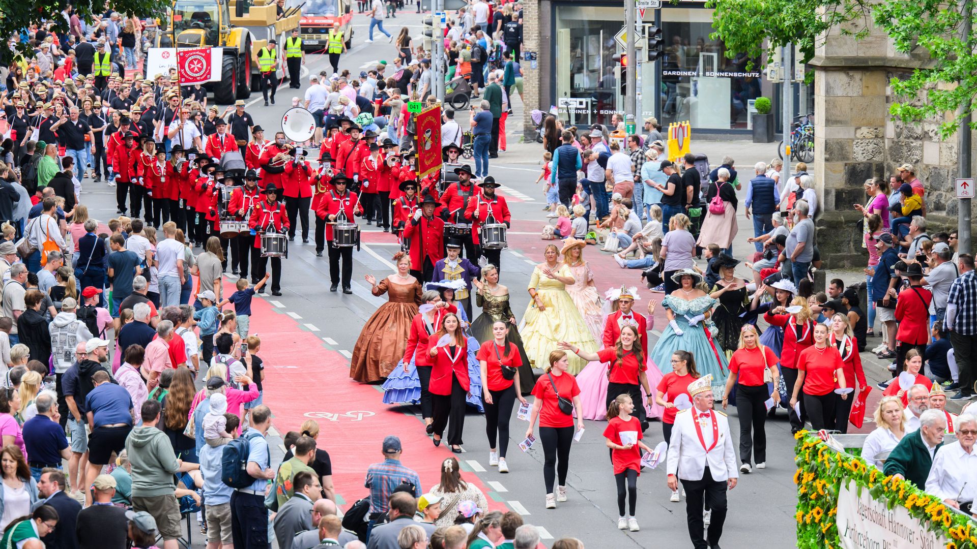 Hannover: Schützen sollen Polizistin gegen ihren Willen geküsst haben