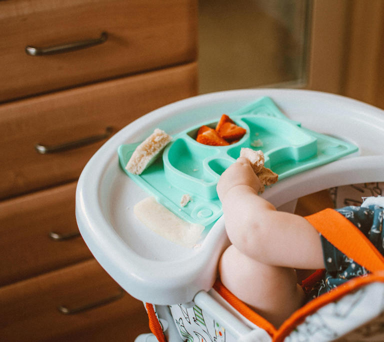 Mom dials 911 after looking at baby monitor, police officer rushes to ...