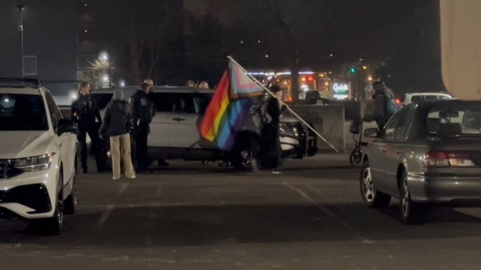 Protesters and federal agents face off outside Eugene federal building
