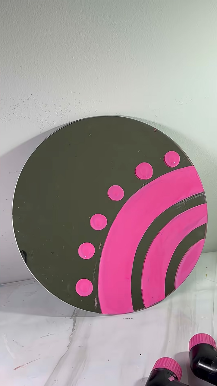 Drawing in mirror using markers