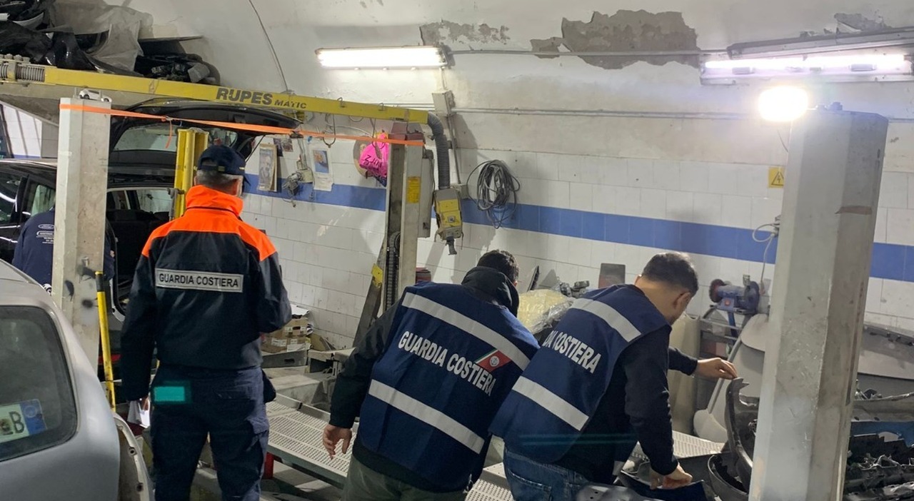 Torre del Greco, sequestrata una carrozzeria abusiva di duecento metri ...