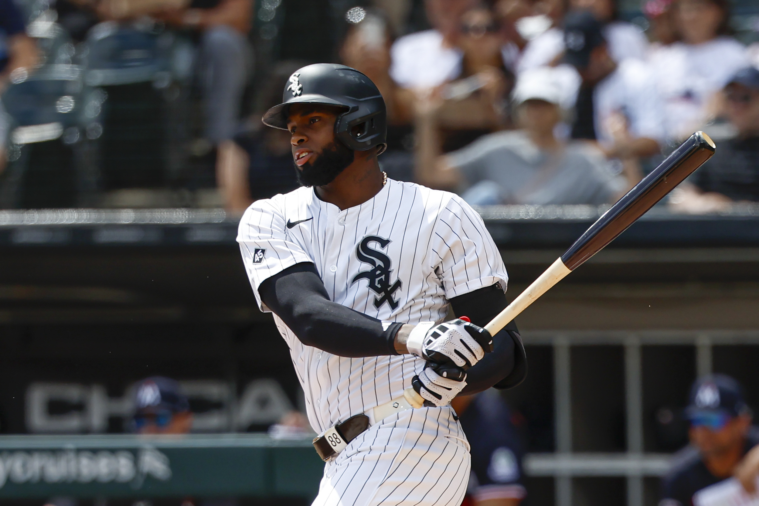 Mets make splash, acquire Luis Robert Jr. from White Sox