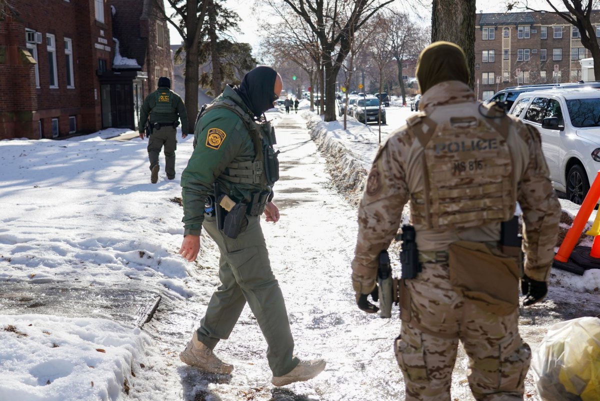 Minnesota police chief: ICE agents drew guns on off-duty officer